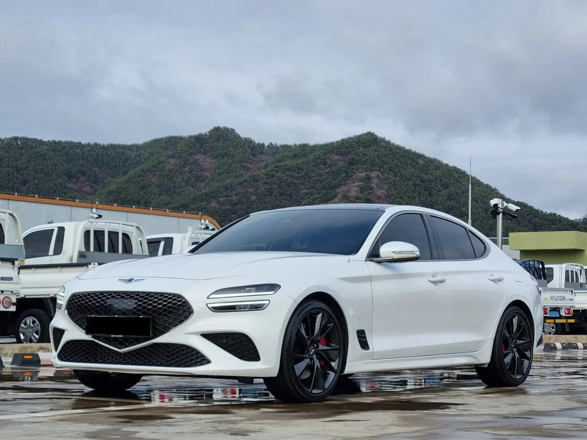 Купить б/у Genesis G70 I Рестайлинг 2.0 AT (247 л.с.) бензин автомат во Владивостоке: белый ...