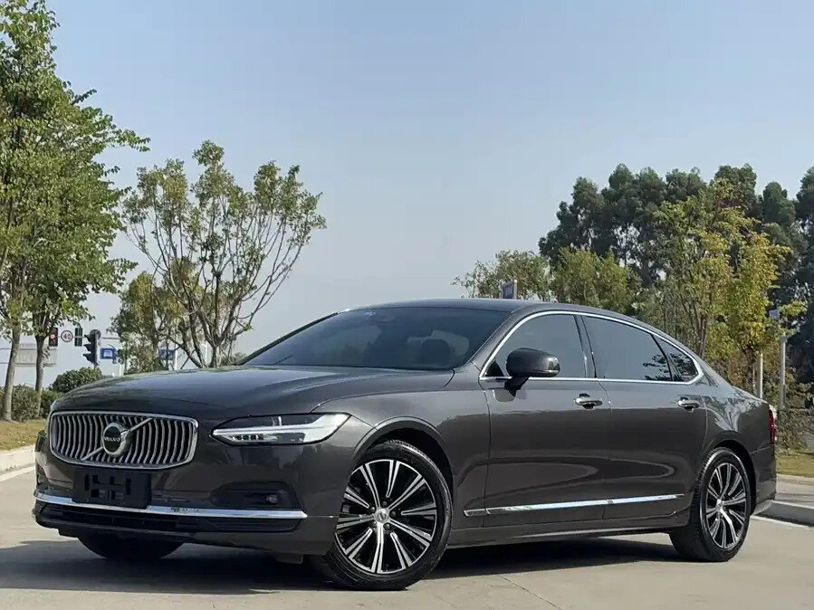 Купить б/у Volvo S90 II Рестайлинг 2.0 AT (250 л.с.) бензин автомат во Владивостоке: серый ...