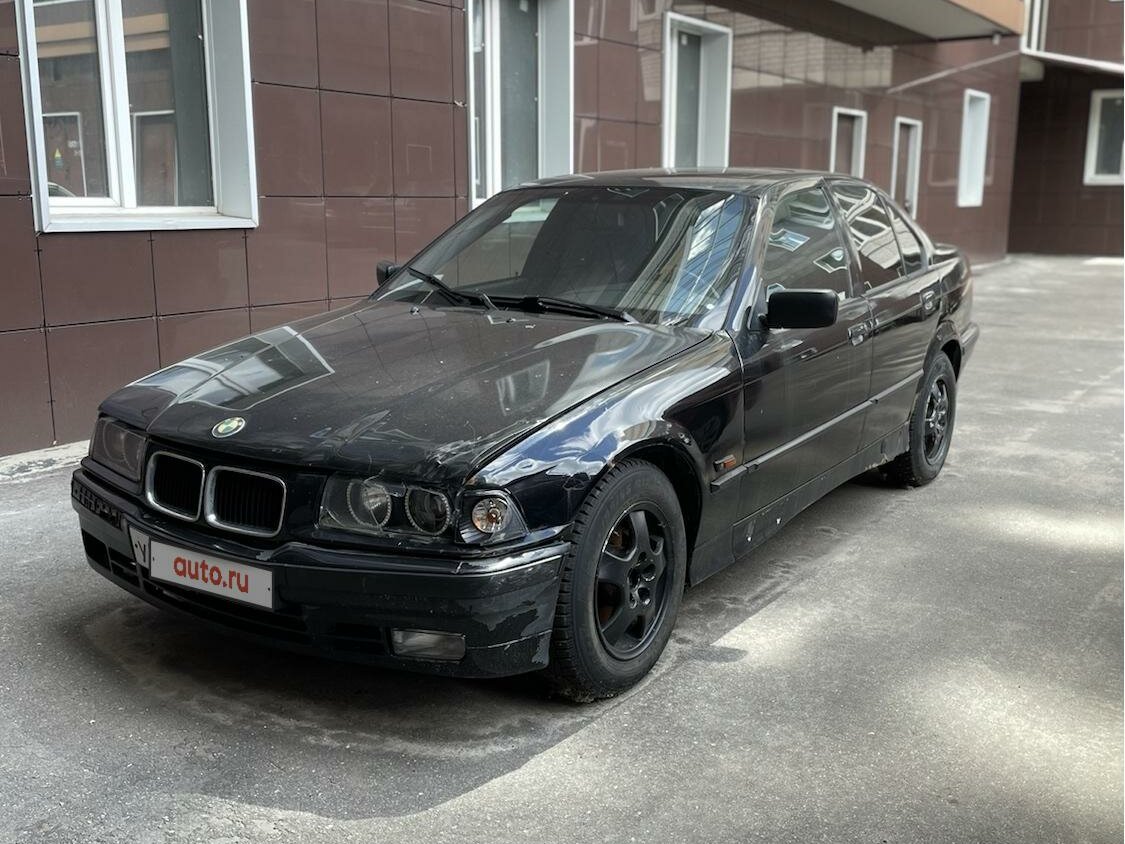 Купить б/у BMW 3 серии III (E36) 318i 1.8 MT (115 л.с.) бензин механика в Воронеже: чёрный БМВ 3 ...