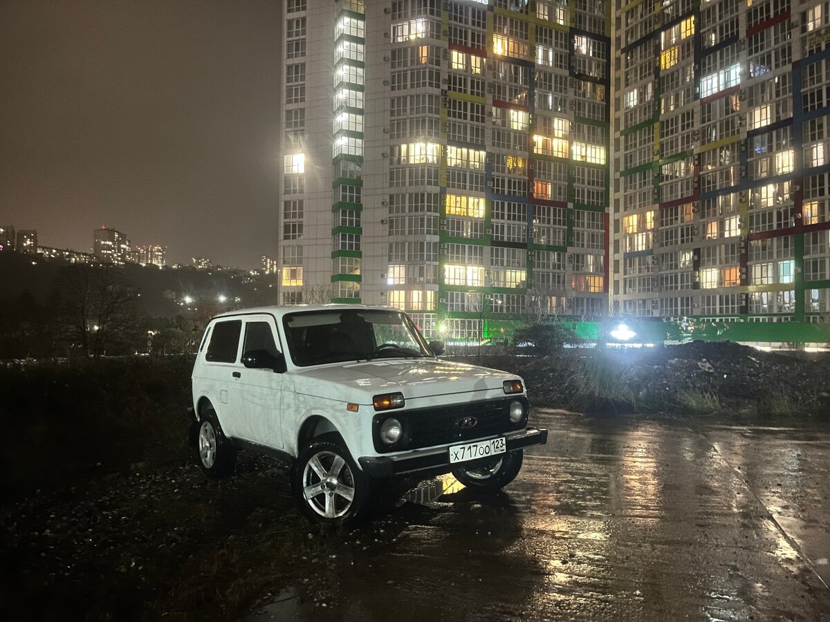 Купить б/у Lada (ВАЗ) 2121 (4x4) I Рестайлинг 1.7 MT (83 л.с.) 4WD бензин механика в Сочи: белый ...