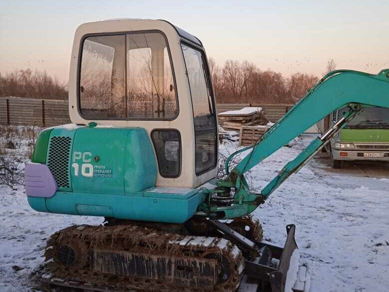 Купить б/у Komatsu PC10 в Рязани: зелёный мини-экскаватор 2000 года на ...