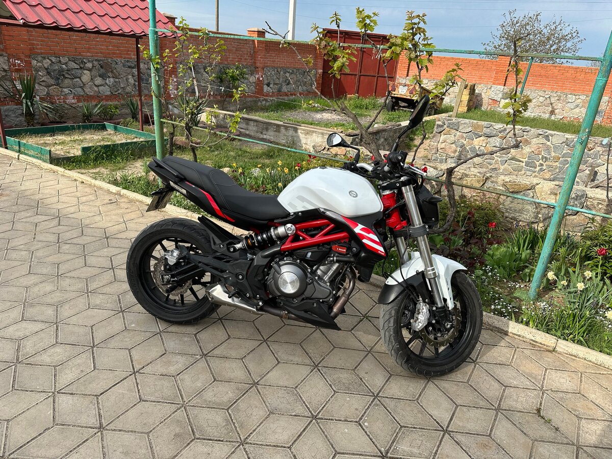 Купить б/у Benelli TNT 302S в Новой Адыгее: белый naked bike 2020 года ...