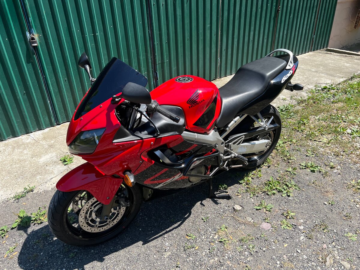 Купить б/у Honda CBR 600F инжектор в Краснодаре: красный спорт-байк ...