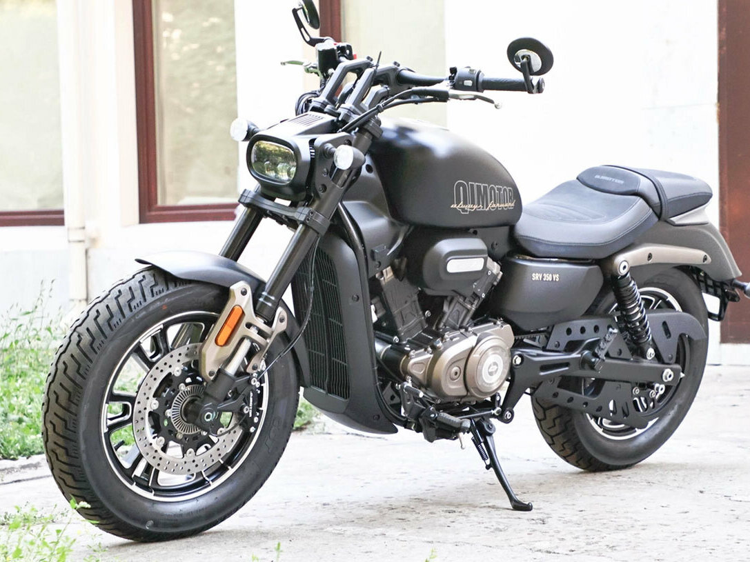 Купить новый QJMotor SRV 350 VS инжектор 6 передач в Москве: чёрный круизер 2024 года по цене ...