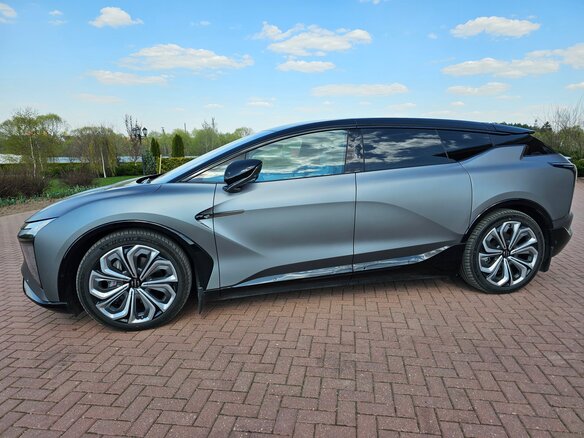 Купить б/у HiPhi X 2020-2024 Electro AT (440.0 кВт) 4WD электро автомат в Москве: серый Хипхи ...