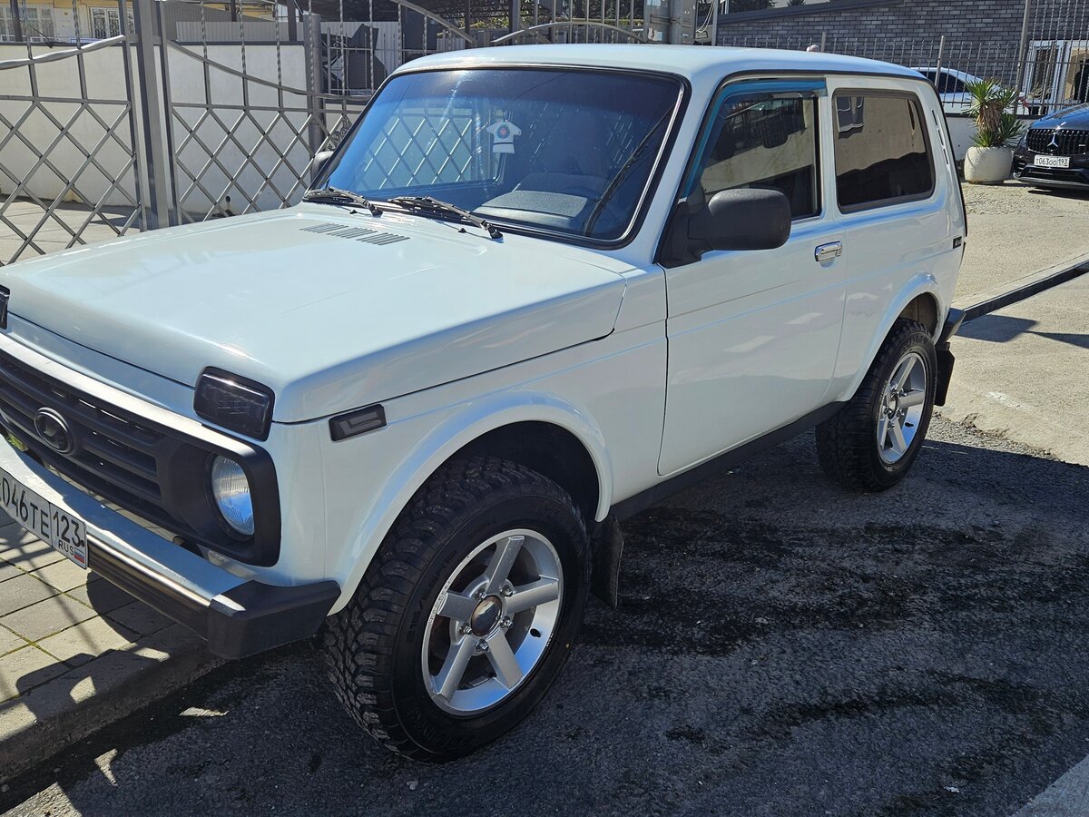 Купить б/у Lada (ВАЗ) 2121 (4x4) I Рестайлинг 1.7 MT (83 л.с.) 4WD бензин механика в Сочи: белый ...