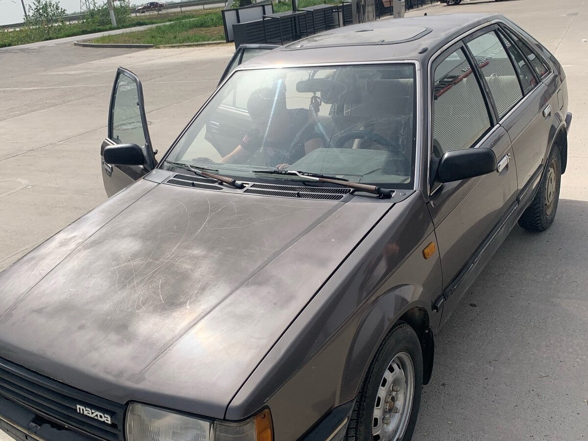 Купить б/у Mazda 323 III (BF) 1.5 MT (75 л.с.) бензин механика в Славянске-на-Кубани: коричневый ...