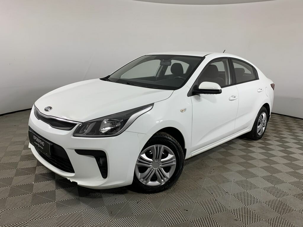 Купить б/у Kia Rio IV 1.4 MT (100 л.с.) бензин механика в Москве: белый ...