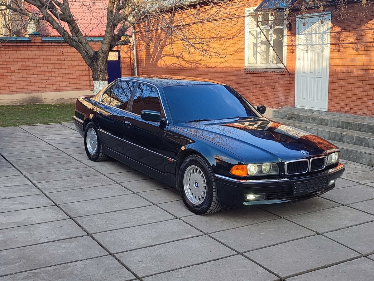 Купить б/у BMW 7 серии III (E38) 728i 2.8 MT (193 л.с.) бензин механика в Назрани: зелёный БМВ 7 ...