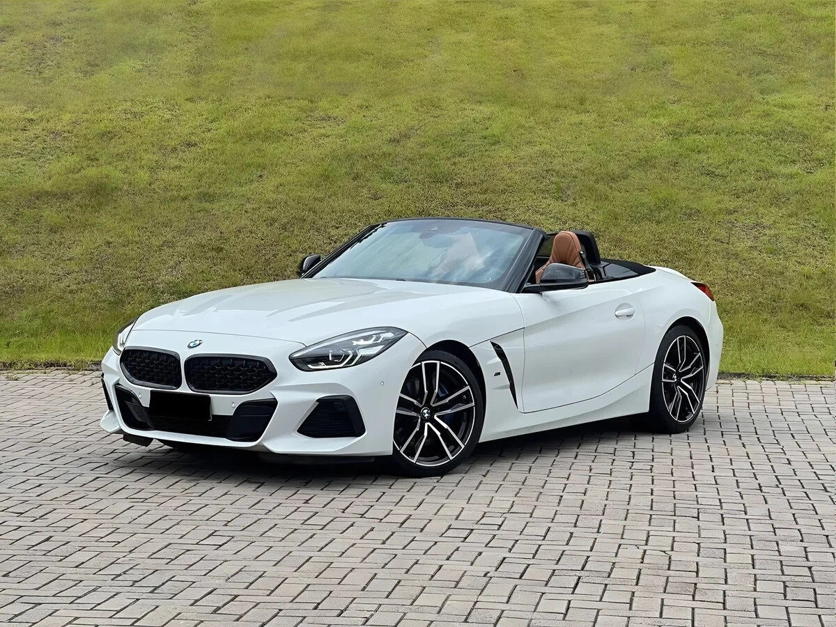 Купить б/у BMW Z4 III (G29) Рестайлинг 20i 2.0 AT (197 л.с.) бензин автомат в Москве: белый БМВ ...