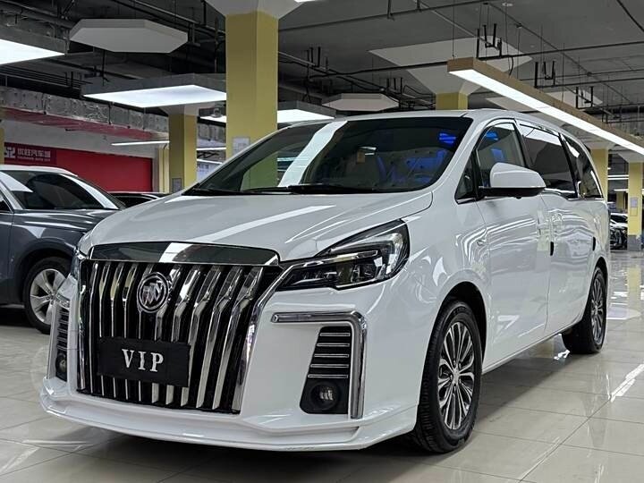 Купить б/у Buick GL8 III Рестайлинг 2.0 AT (237 л.с.) бензин автомат во Владивостоке: белый ...