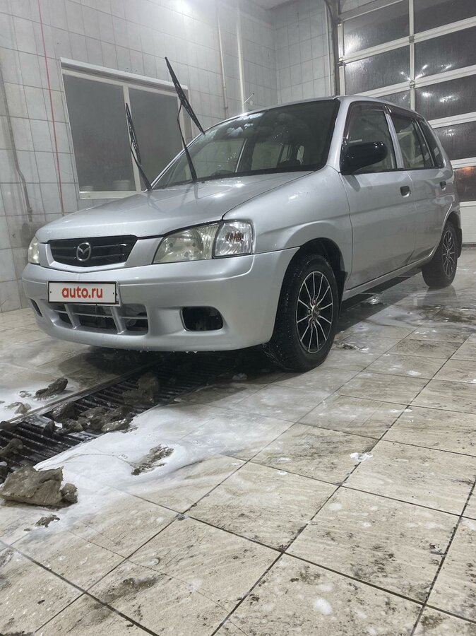 Купить б/у Mazda Demio I (DW) 1.3 AT (83 л.с.) бензин автомат в Екатеринбурге: серебристый Мазда ...