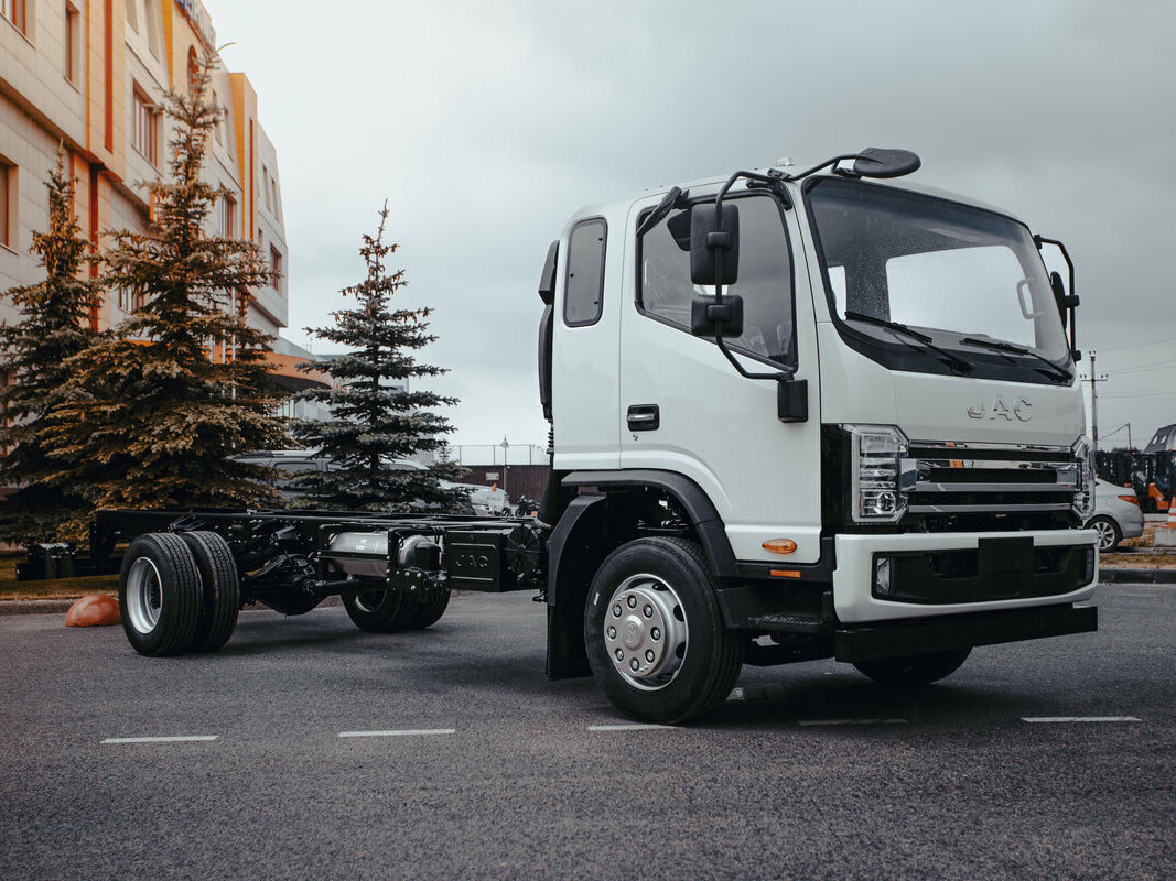 Купить новый JAC N120 дизель механика в Красногорске: белый шасси 2023 года на Авто.ру ID 1120326911