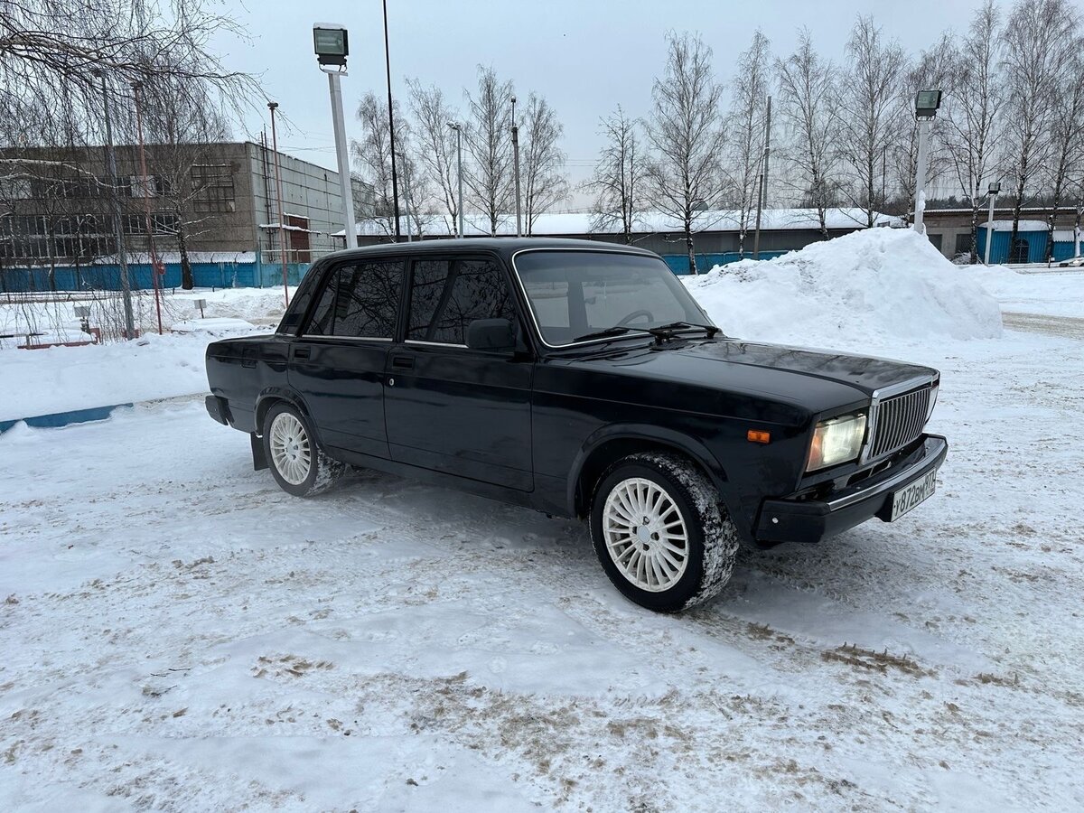 Купить б/у Lada (ВАЗ) 2107 1982-2012 1.6 MT (74 л.с.) бензин механика в Москве: чёрный Лада 2107 ...