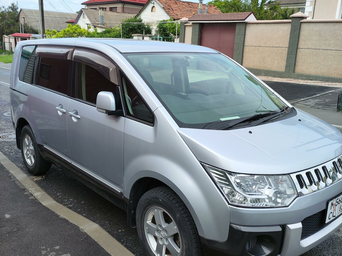 Купить б/у Mitsubishi Delica D:5 I 2.4 CVT (170 л.с.) бензин вариатор в Симферополе: серебристый ...