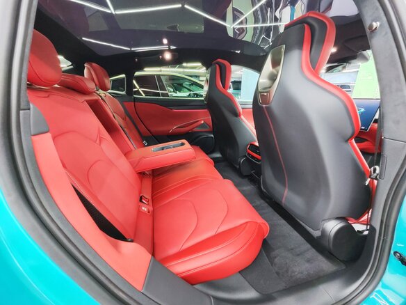 Купить б/у Xiaomi SU7 2023-2025 Electro AT (495.0 кВт) 4WD электро автомат в Москве: голубой ...