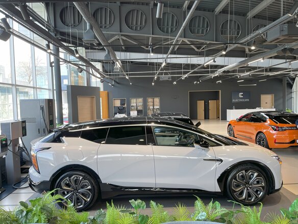 Купить новый HiPhi X 2020-2024 Electro AT (440.0 кВт) 4WD электро автомат в Челябинске ...