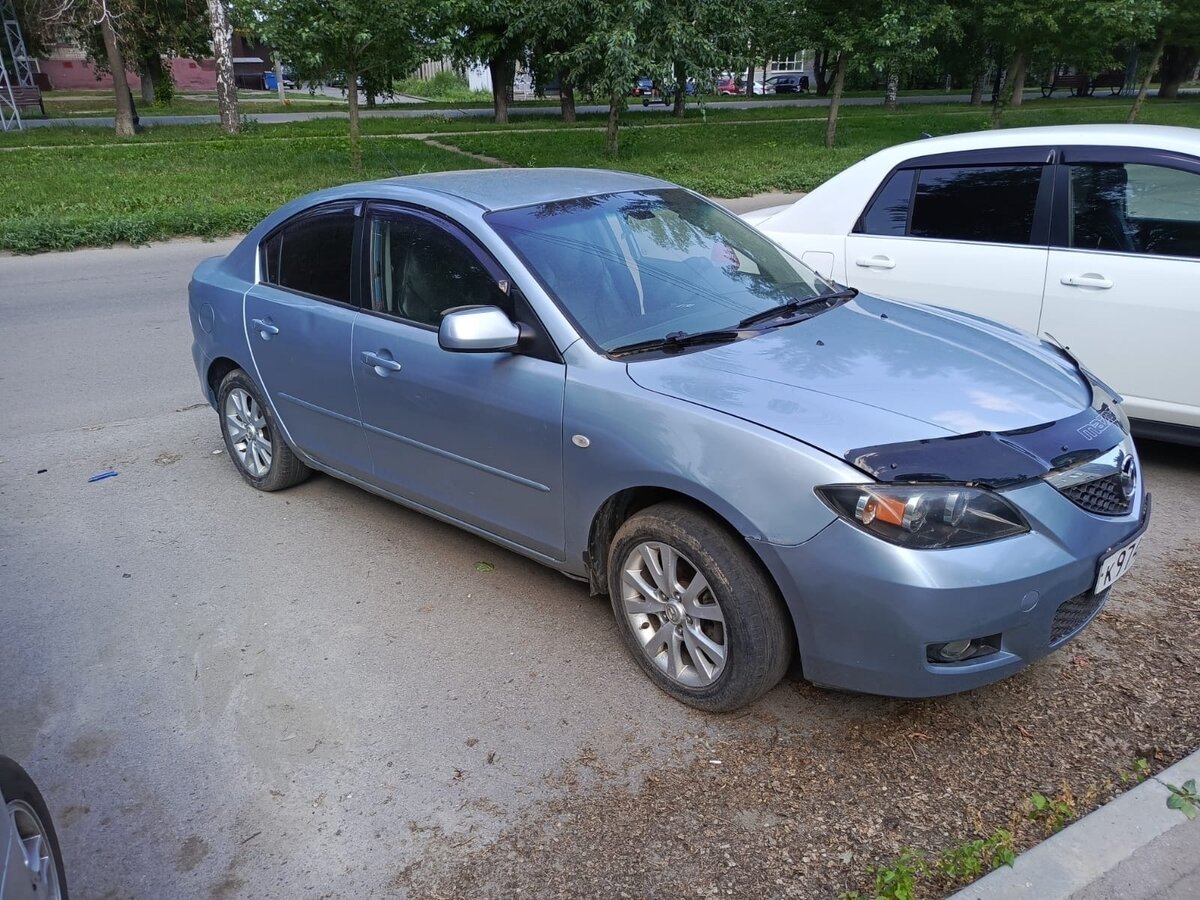 Купить б/у Mazda 3 I (BK) Рестайлинг 1.6 MT (105 л.с.) бензин механика в Барнауле: серебристый ...