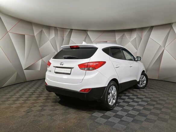 Купить б/у Hyundai ix35 I Рестайлинг 2.0 AT (150 л.с.) бензин автомат в Москве: белый Хендэ ix35 ...
