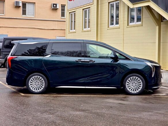 Купить б/у Buick GL8 IV Century 2.0 AT (230 л.с.) бензин автомат в Москве: зелёный Бьюик гл8 IV ...