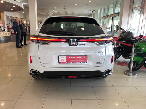 Купить новый Honda UR-V I 2.0 AT (272 л.с.) 4WD бензин автомат в Москве: белый Хонда ЮР-В I ...
