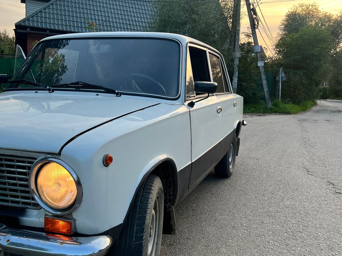 Купить б/у Lada (ВАЗ) 2101 1970-1988 1.2 MT (64 л.с.) бензин механика в Апаринках: белый Лада ...