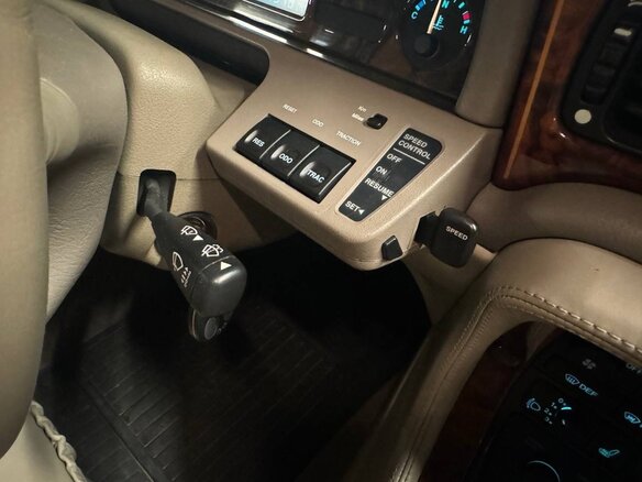 Купить б/у Daimler X300 1993-1997 Double Six 6.0 AT (318 л.с.) бензин ...