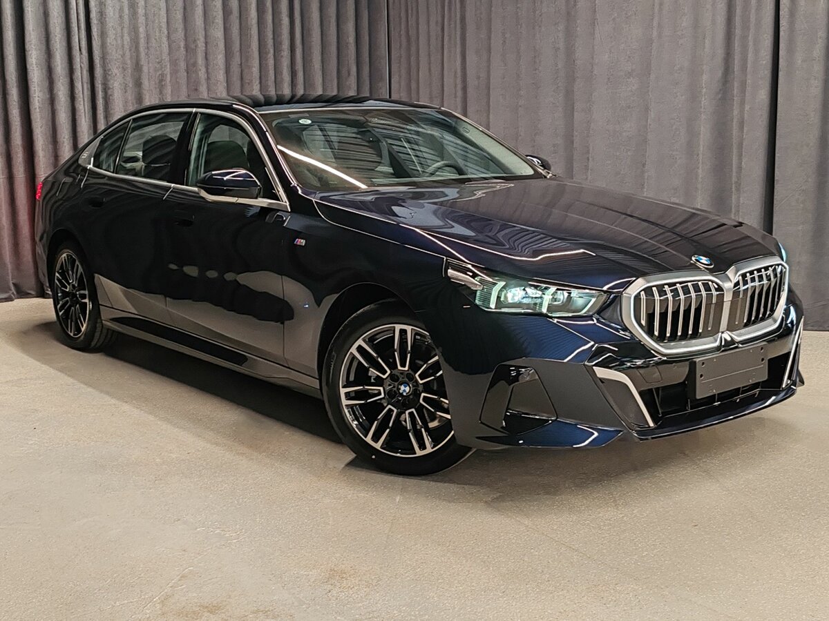 Купить б/у BMW 5 серии VIII (G60/G61/G68) 525Li 2.0 AT (190 л.с.) бензин автомат в Москве: синий ...
