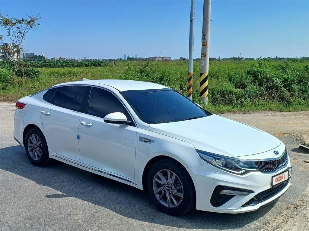 Купить б/у Kia K5 II 2.0 AT (168 л.с.) бензин автомат во Владивостоке: белый Киа к5 II седан ...