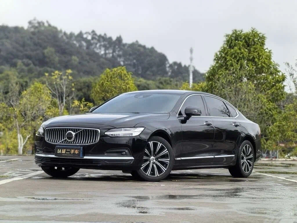 Купить б/у Volvo S90 II Рестайлинг 2.0 AT (250 л.с.) бензин автомат в Благовещенске: чёрный ...