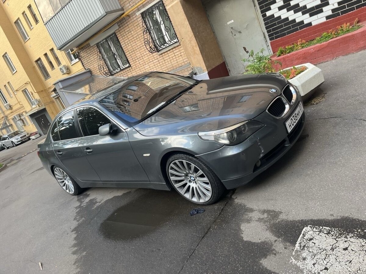 Купить б/у BMW 5 серии V (E60/E61) 525i 2.5 AT (192 л.с.) бензин автомат в Москве: серый БМВ 5 ...