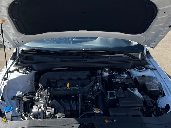 Купить б/у Hyundai Elantra VII (CN7) Рестайлинг 1.5 CVT (115 л.с.) бензин вариатор в Москве ...