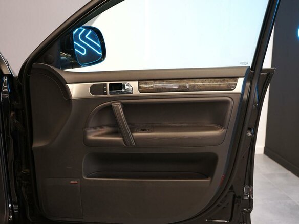 Купить б/у Volkswagen Touareg I Рестайлинг 4.2 AT (350 л.с.) 4WD бензин ...