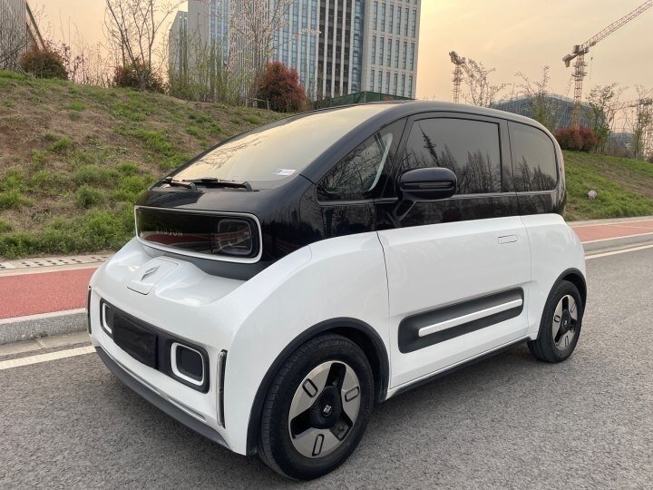 Купить б/у Baojun E300 2020-2021 Plus Electro AT (40.0 кВт) электро автомат в Хабаровске: белый ...