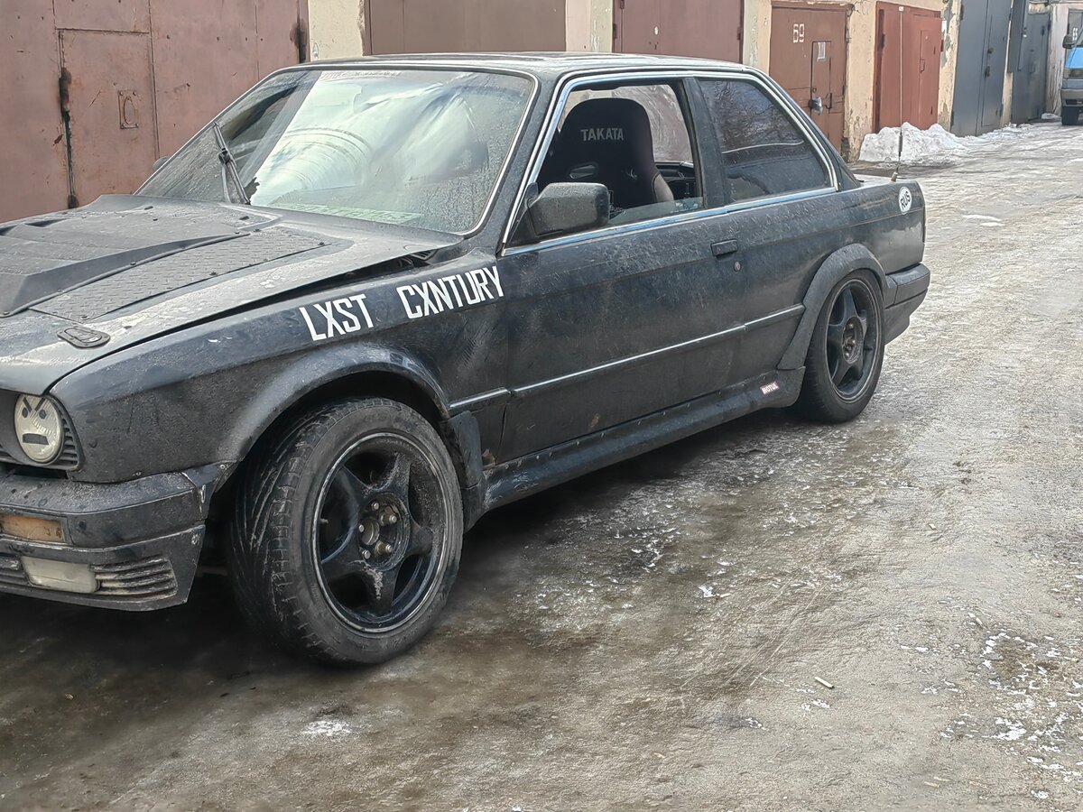 Купить б/у BMW 3 серии II (E30) 320i 2.0 MT (125 л.с.) бензин механика в Красногорске: чёрный ...