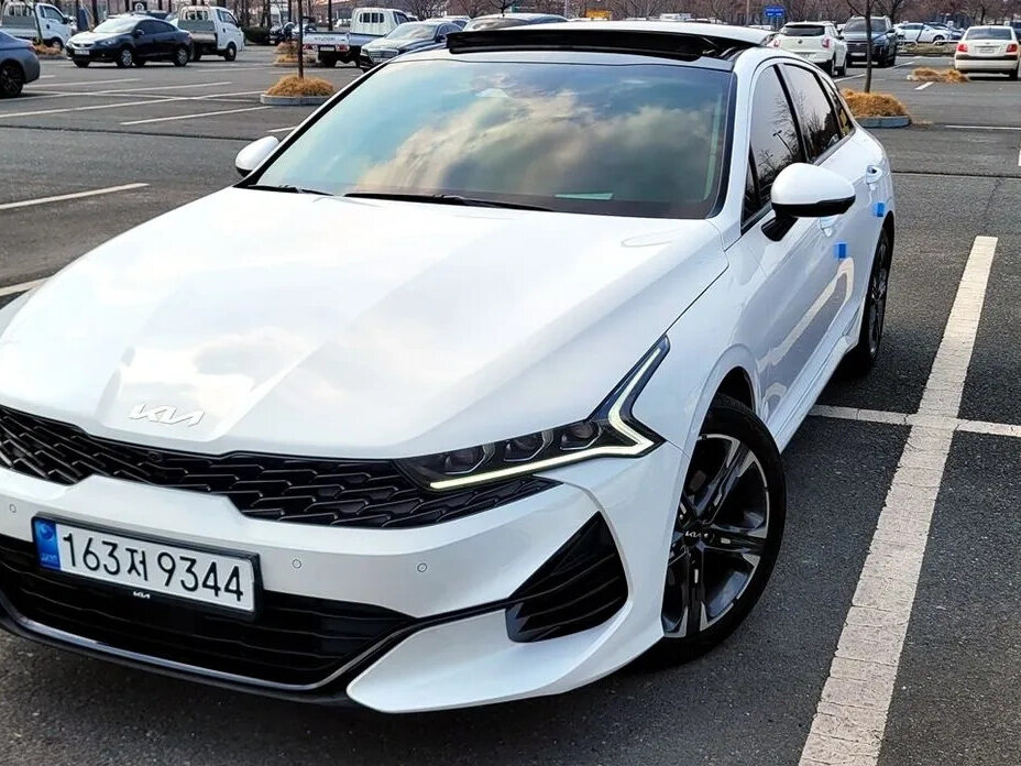 Купить б/у Kia K5 III 2.0 AT (240 л.с.) бензин автомат во Владивостоке: белый Киа к5 III седан ...