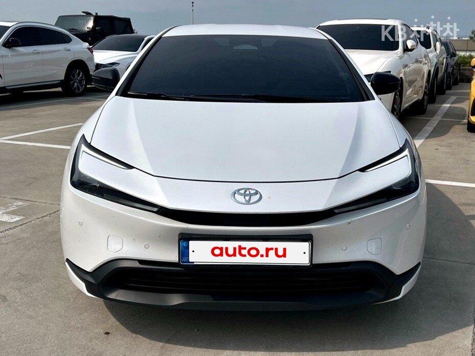 Купить б/у Toyota Prius V (XW60) PHV 2.0hyb AT (152 л.с.) гибрид автомат во Владивостоке: белый ...