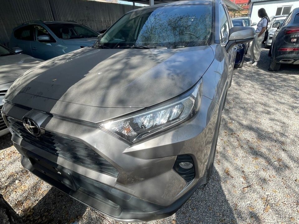 Купить б/у Toyota RAV4 бензин вариатор в Новосибирске: серый 2021 ...