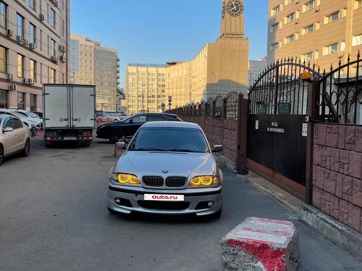 Купить б/у BMW 3 серии IV (E46) 320i 2.0 MT (150 л.с.) бензин механика в Красноярске: белый БМВ ...