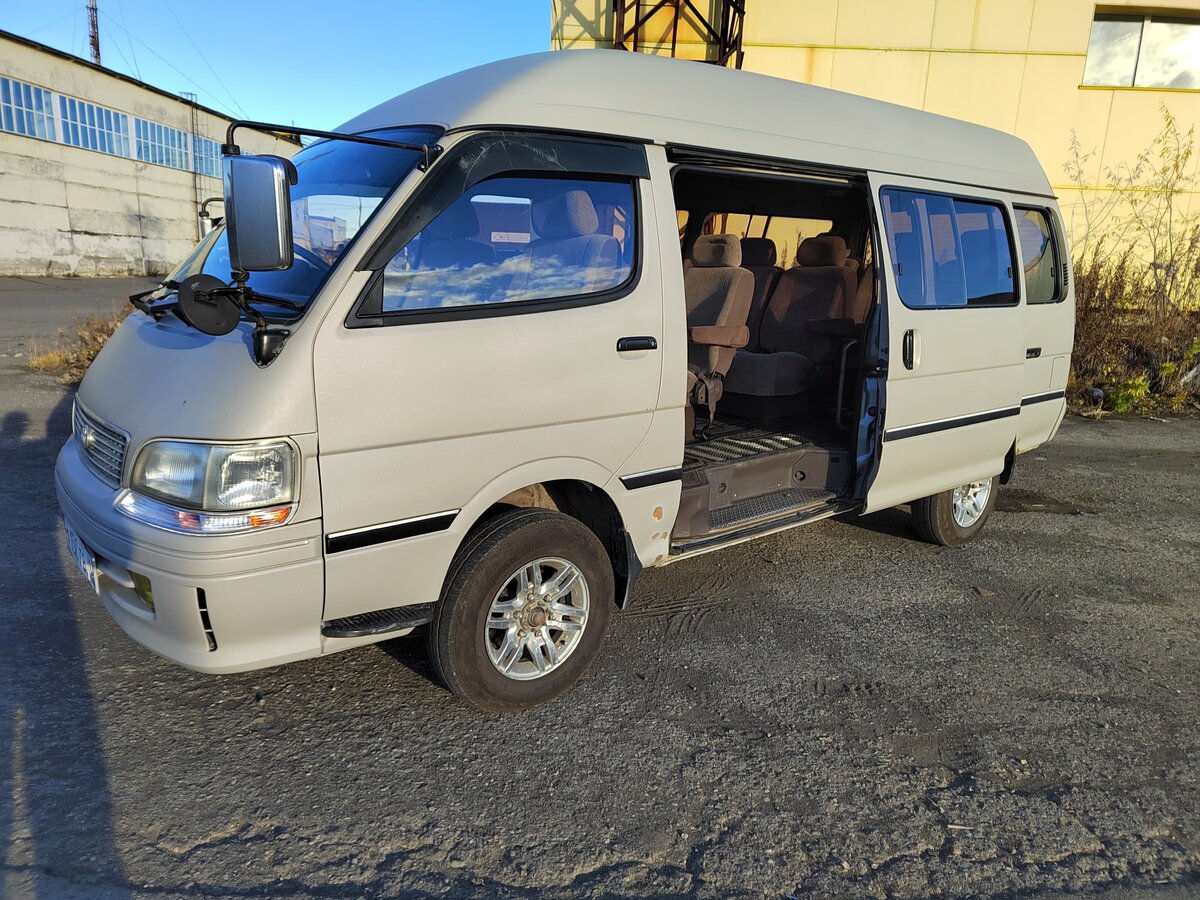 Купить б/у Toyota HiAce H50 H60 H70 2.0 MT (105 л.с.) 4WD бензин ...