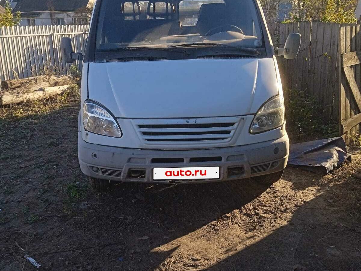 Купить б/у ГАЗ ГАЗель (3302) бензин механика в Москве: белый бортовой грузовик 2003 года на Авто ...