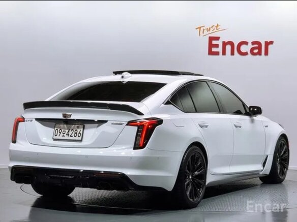 Купить б/у Cadillac CT5-V I Blackwing 6.2 AT (677 л.с.) бензин автомат в Уссурийске: белый ...