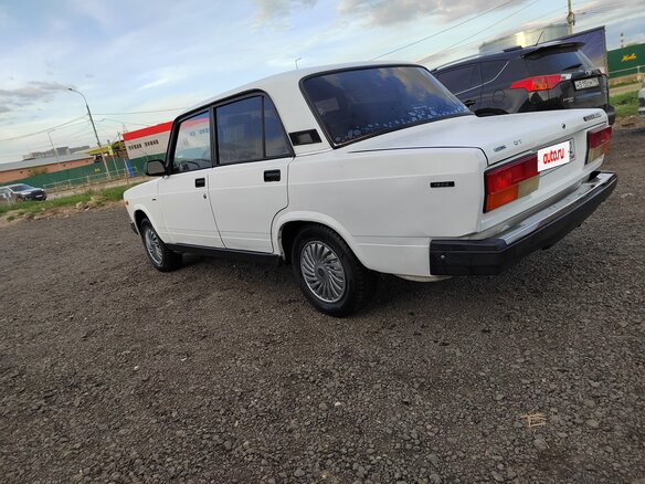 Купить б/у Lada (ВАЗ) 2107 1982-2012 1.6 MT (74 л.с.) бензин механика в Москве: белый Лада 2107 ...