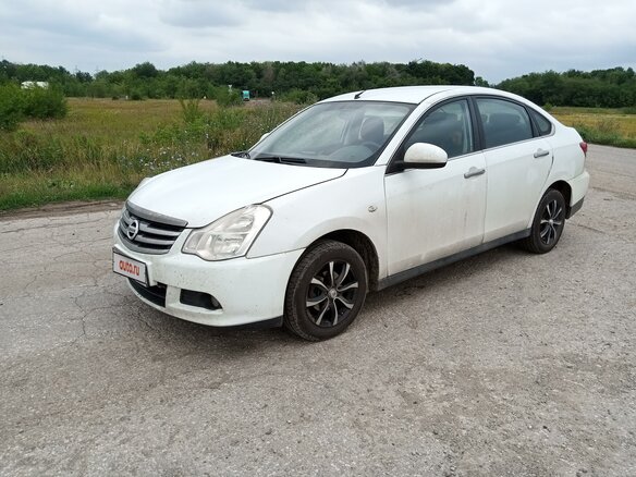 Купить б/у Nissan Almera III (G15) 1.6 MT (102 л.с.) бензин механика в Москве: белый Ниссан ...