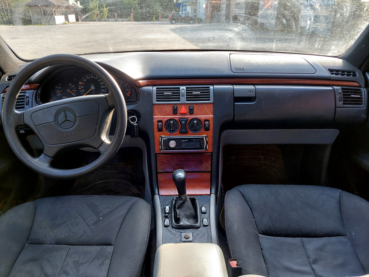 Купить б/у Mercedes-Benz E-Класс II (W210, S210) 200 2.0 MT (136 л.с.) бензин механика в ...