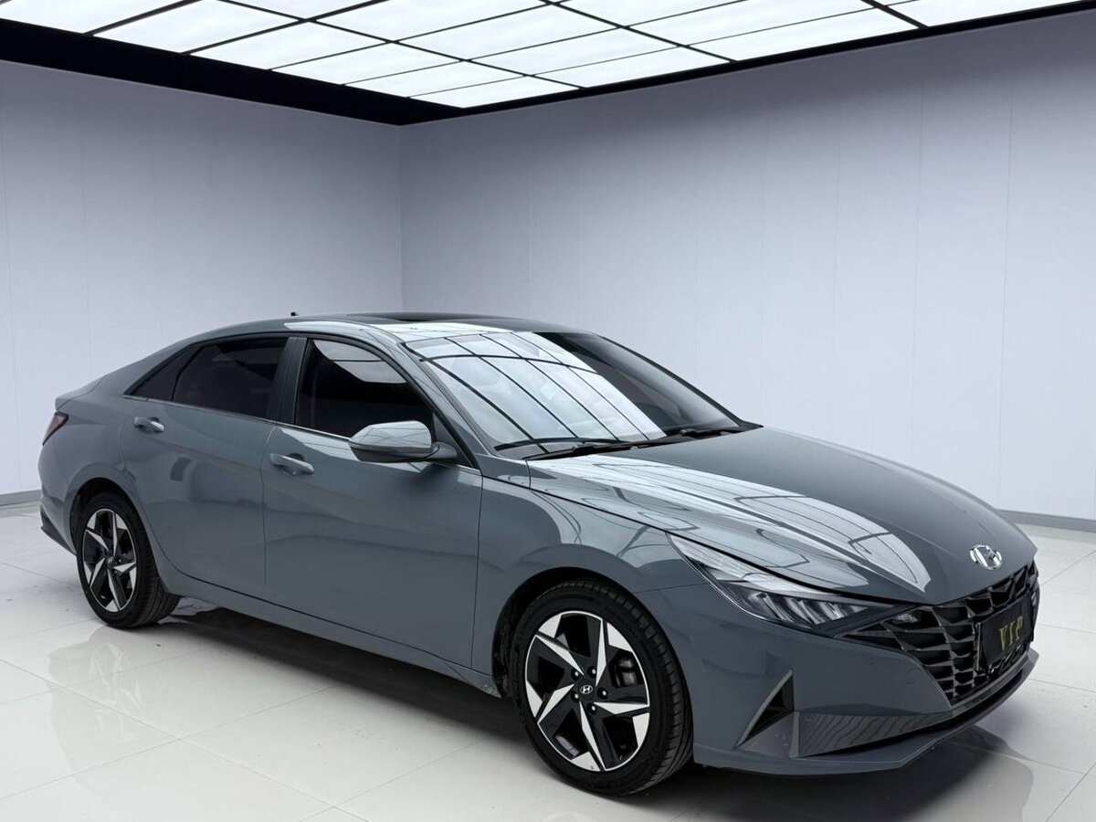 Купить б/у Hyundai Elantra VII (CN7) 1.5 CVT (115 л.с.) бензин вариатор в Красноярске: серый ...