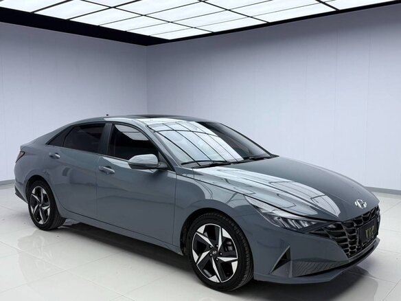 Купить б/у Hyundai Elantra VII (CN7) 1.5 CVT (115 л.с.) бензин вариатор в Красноярске: серый ...