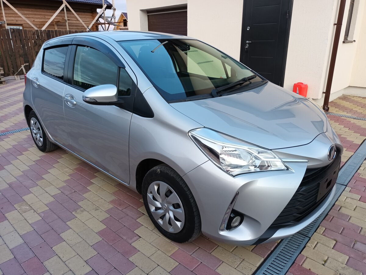 Купить б/у Toyota Vitz III (XP130) Рестайлинг 2 1.0 CVT (69 л.с ...