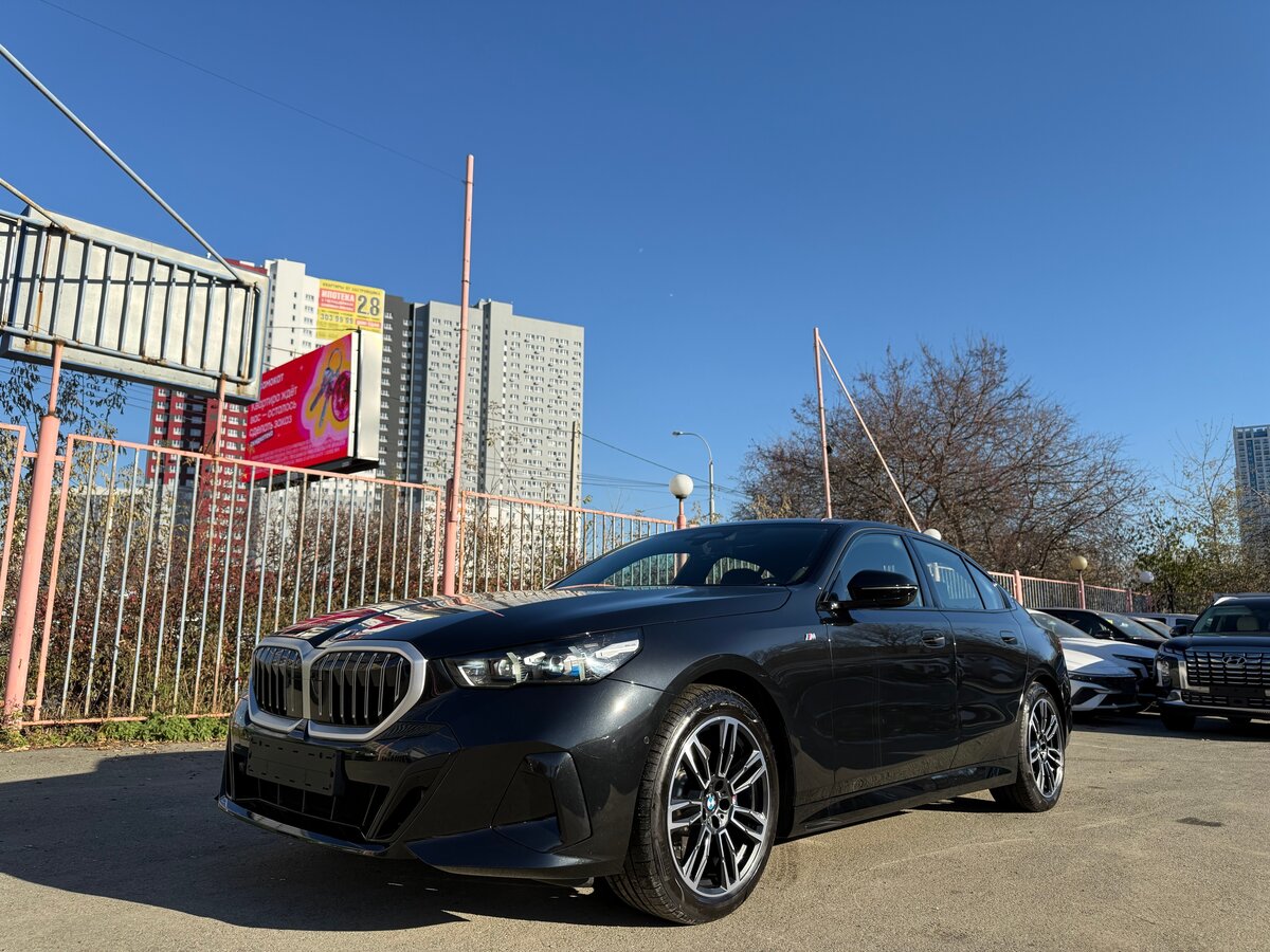 Купить б/у BMW 5 серии VIII (G60/G61/G68) 525Li 2.0 AT (190 л.с.) бензин автомат в Екатеринбурге ...