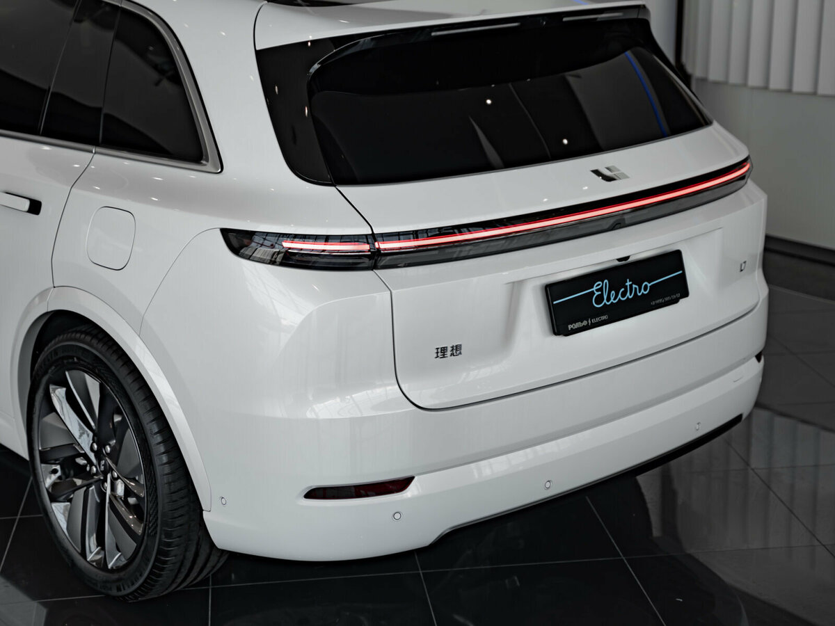 Купить новый LiXiang L7 I Рестайлинг 52.3 kWh 1.5hyb AT (449 л.с.) 4WD ...